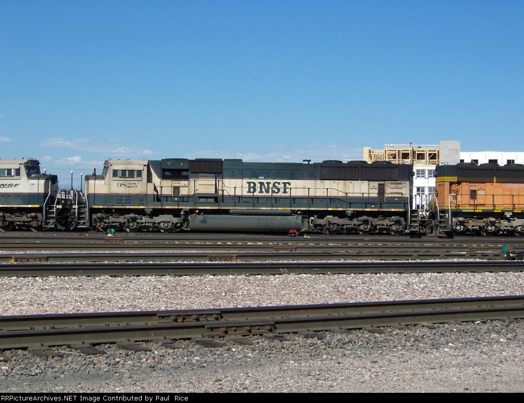 BNSF 9825